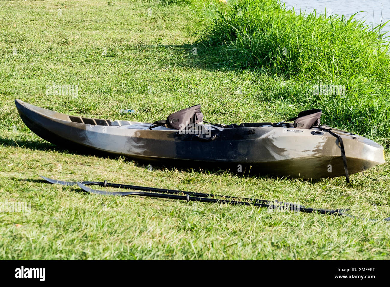 Camouflage kayaks hi-res stock photography and images - Alamy