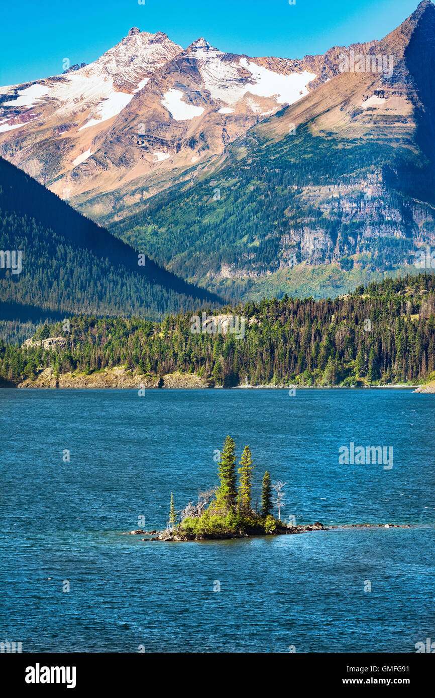 Stunningly beautiful St. Mary Lake in Glacier National Park, Montana ...