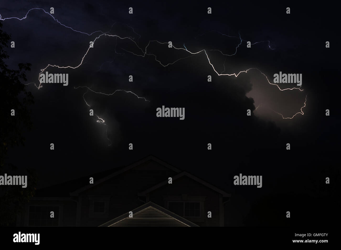 Lightning over house hi-res stock photography and images - Alamy