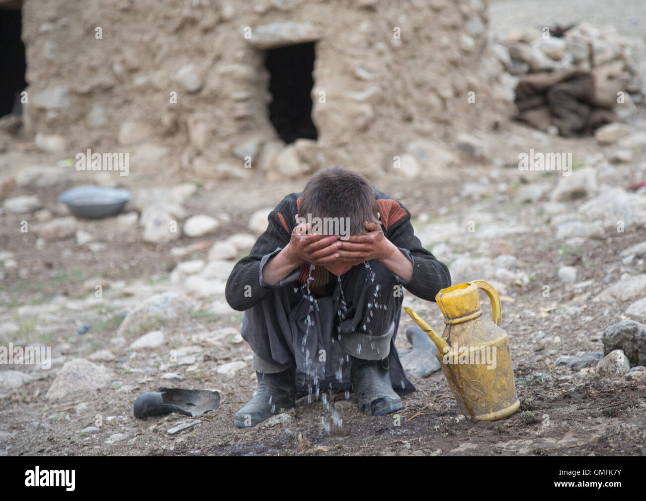 Child washing face indigenous hi-res stock photography and images - Alamy