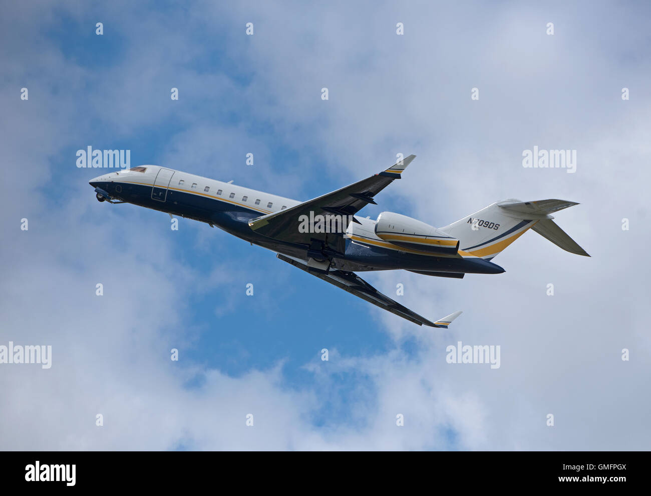 Bombardier BD-700-1A10 Global Express XRS Serial Registration - N709DS ...