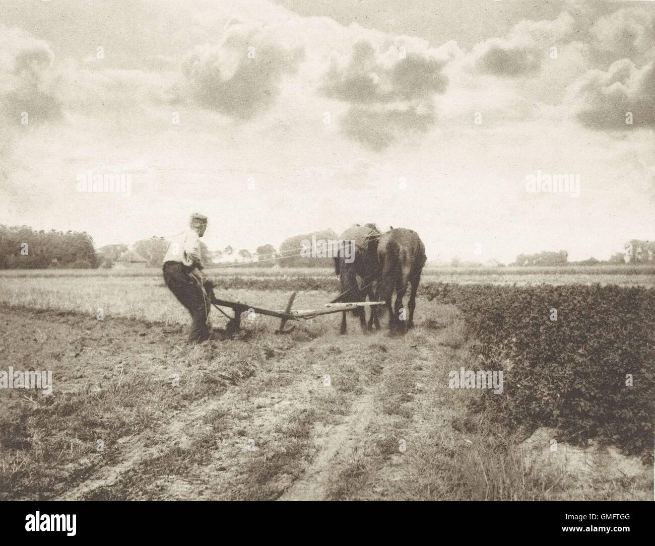 Plowing 1900s hi-res stock photography and images - Alamy