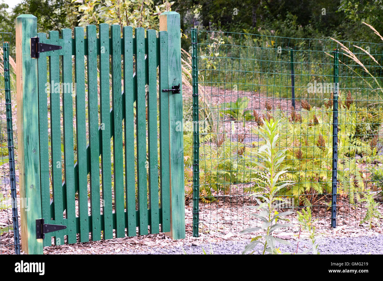 Garden boundary hi-res stock photography and images - Alamy