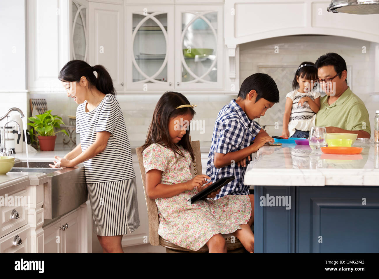 Kitchen chores father and mother hi-res stock photography and images ...