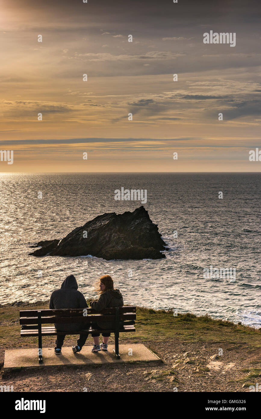 Two people sit on bench hi-res stock photography and images - Alamy