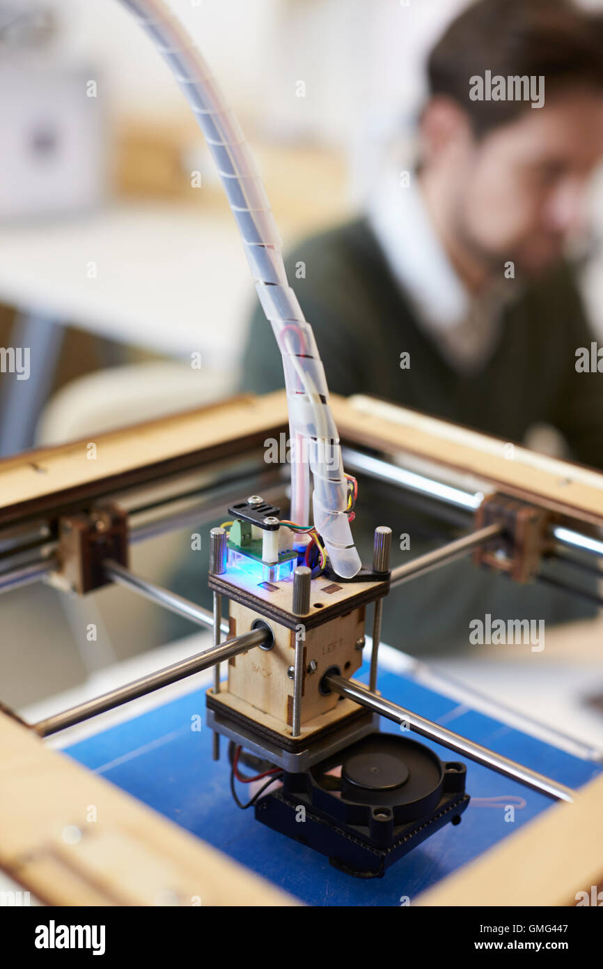 Close up operating 3d printer hi-res stock photography and images - Alamy