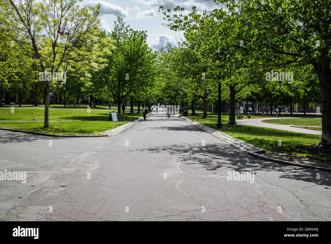 People walking in the Boston Common park Stock Photo - Alamy