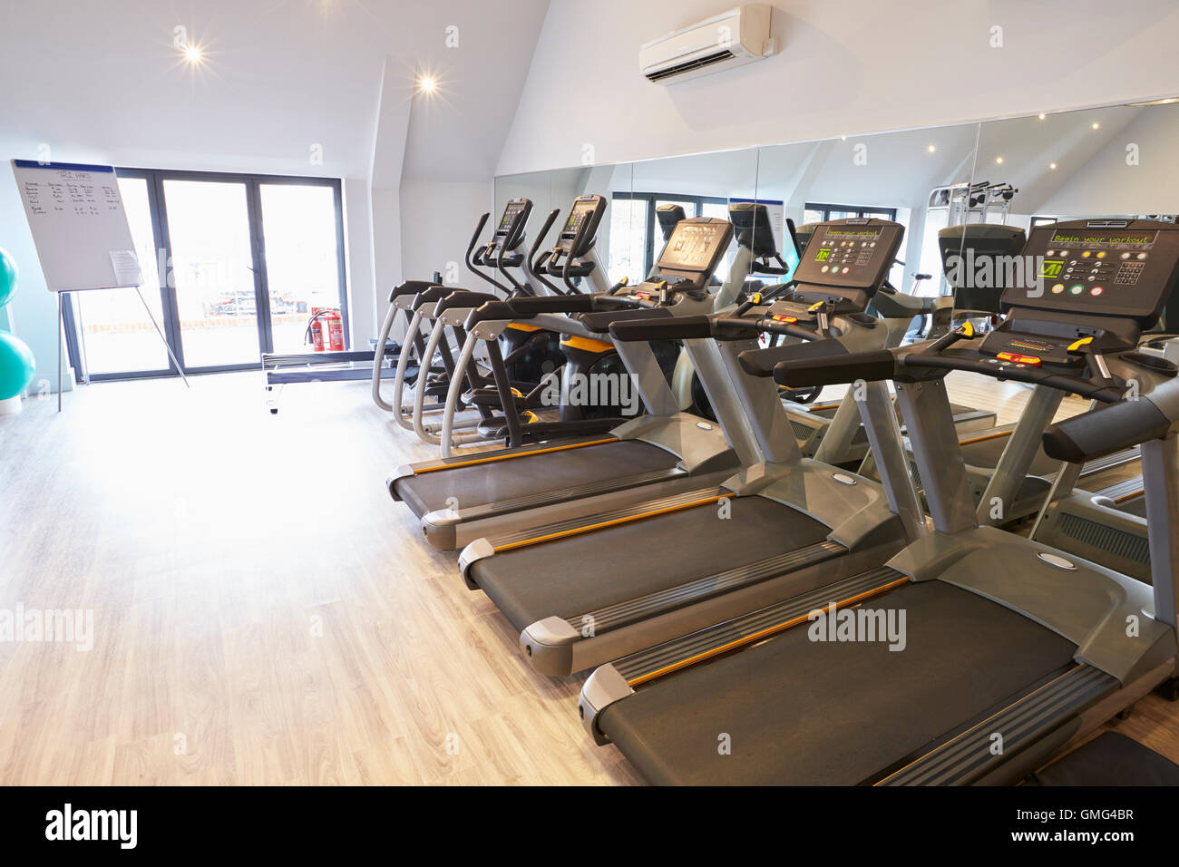 Gym running rowing hi-res stock photography and images - Alamy