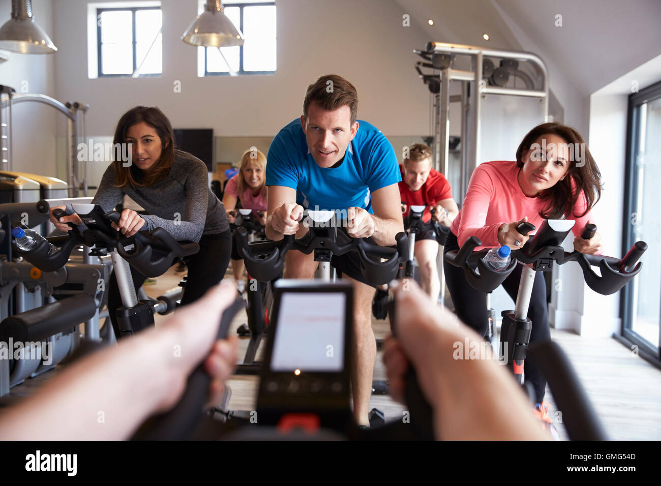 Spinning class young hi-res stock photography and images - Alamy