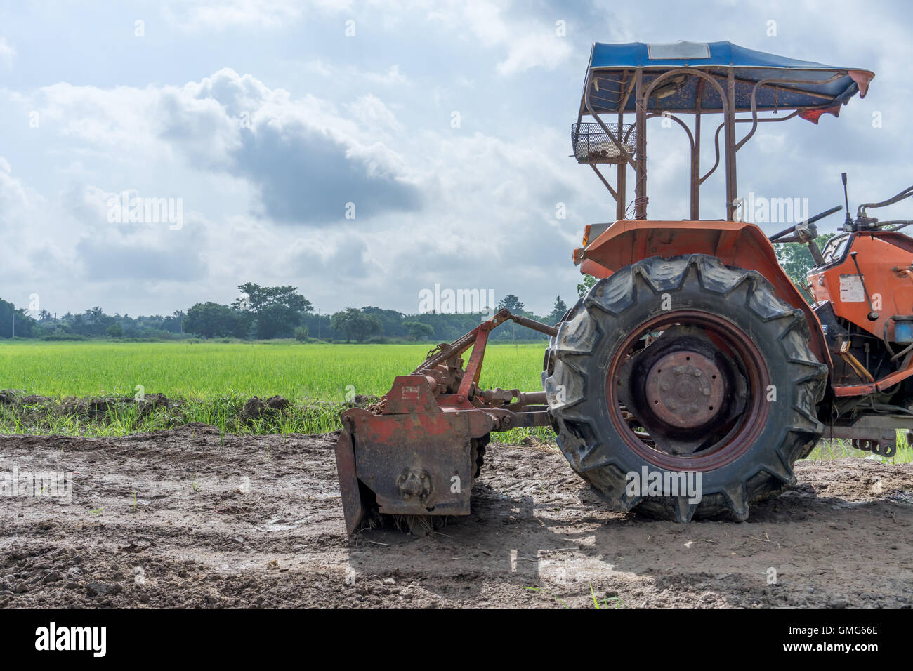 Rice tractor hi-res stock photography and images - Alamy