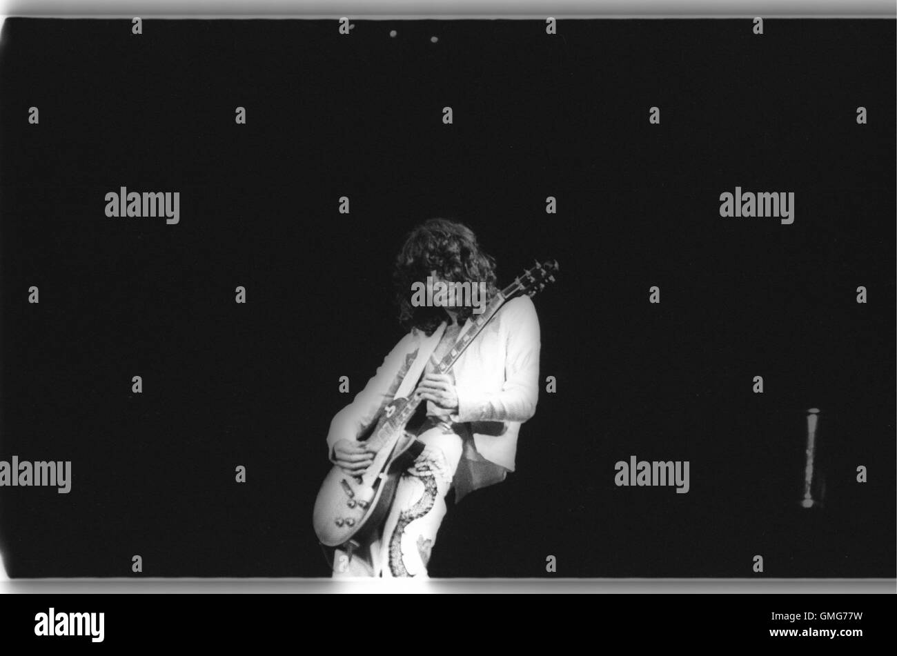 Led zeppelin 1977 hi-res stock photography and images - Alamy