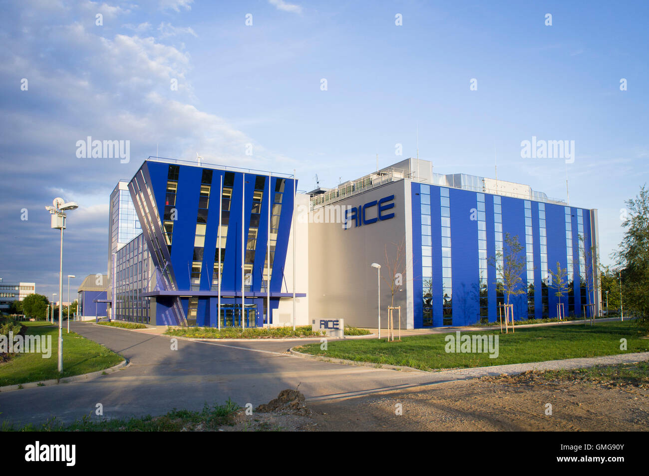 Engineering and innovation centre hi-res stock photography and images ...