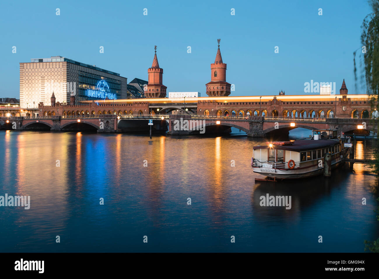 Oberbaum Bridge, River Spree, Universal Studios, Friedrichshain, Berlin ...