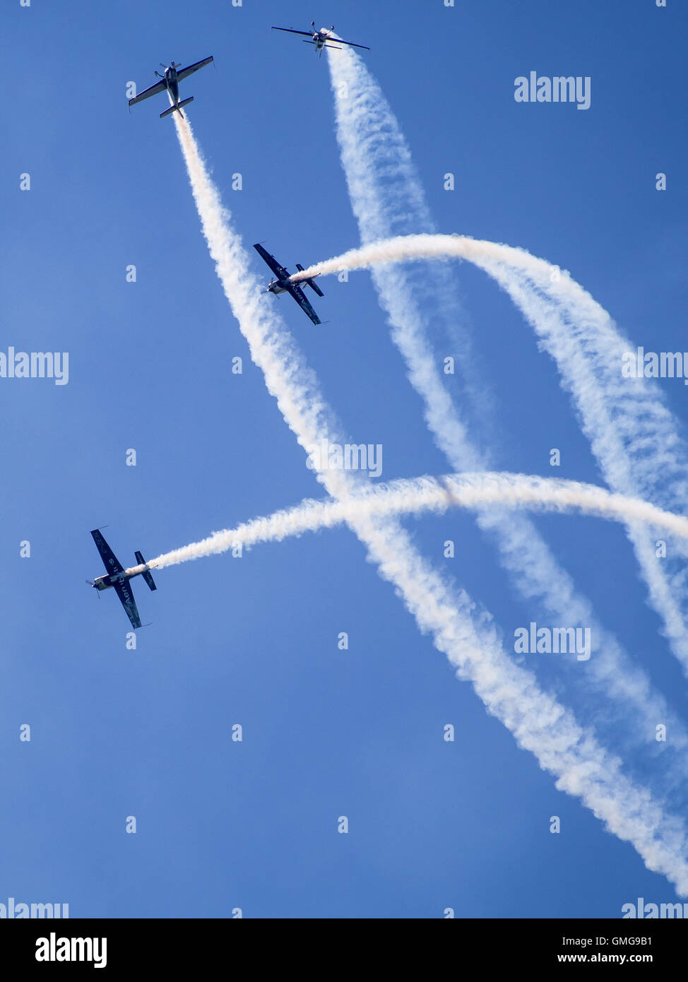 Aerobatic display team aircraft smoke hi-res stock photography and ...
