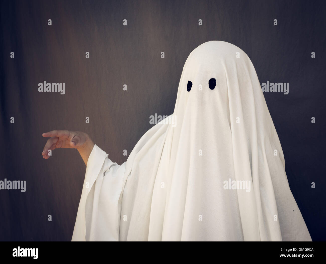 Spooky costume hi-res stock photography and images - Alamy