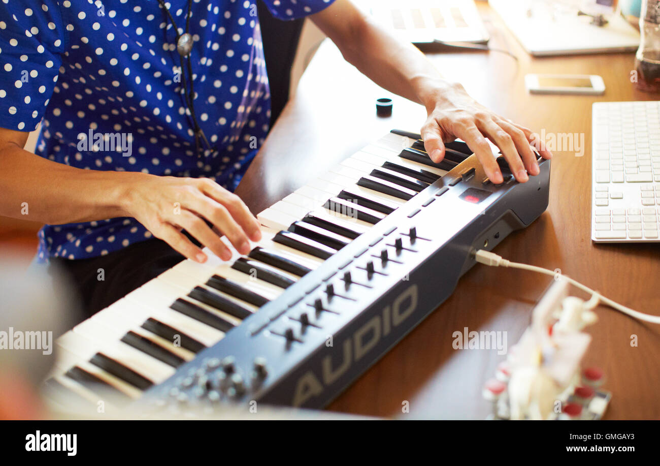 Keyboard bass hi-res stock photography and images - Alamy