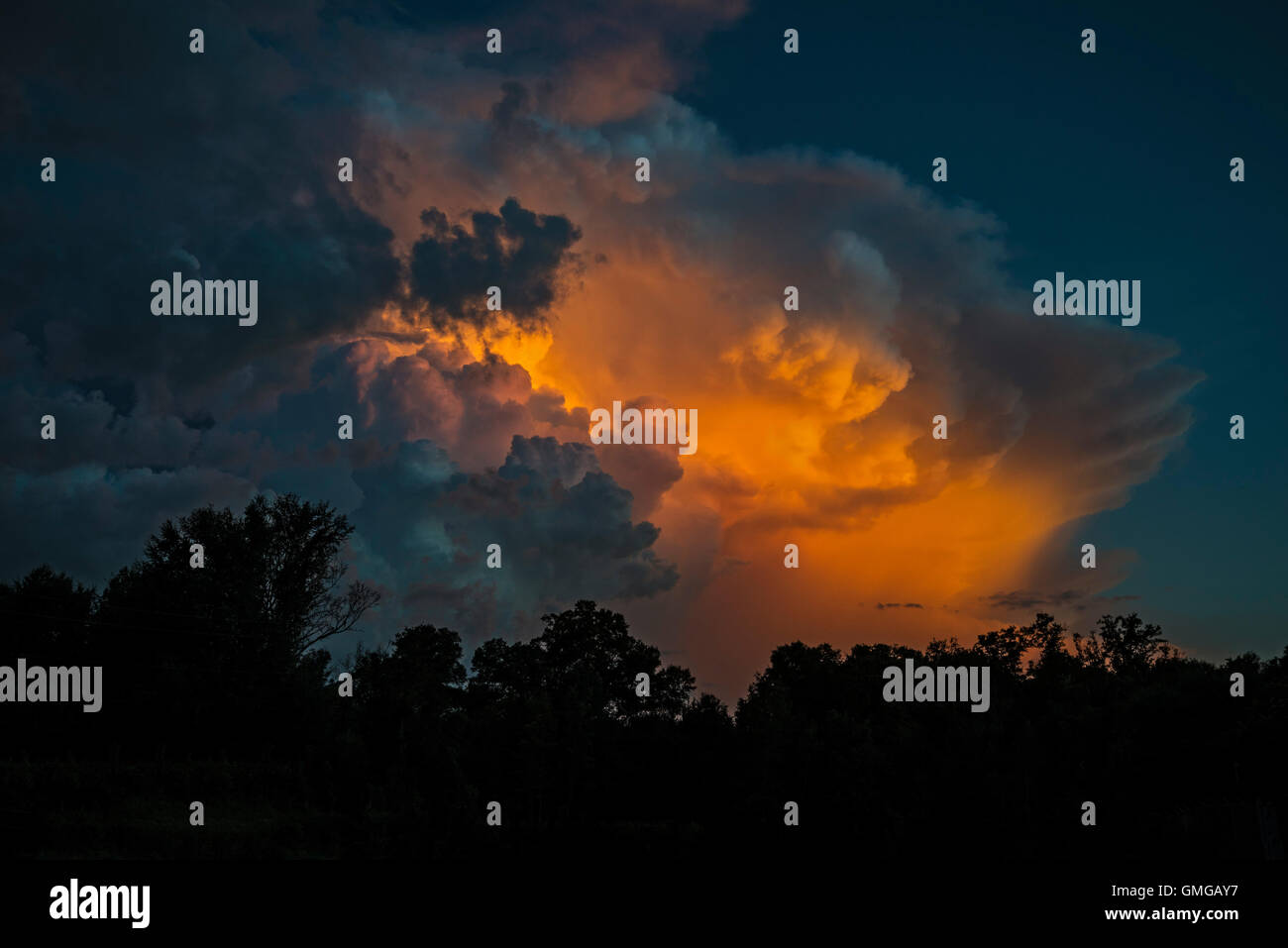 Thunderhead clouds hi-res stock photography and images - Alamy