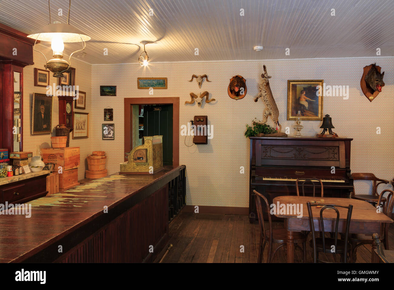 Texas saloon hi-res stock photography and images - Alamy