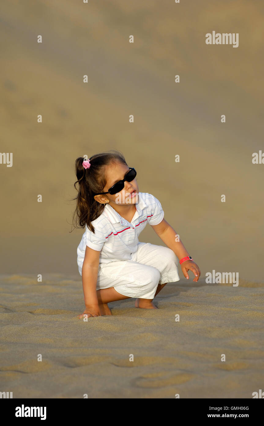 Child in desert Stock Photo - Alamy