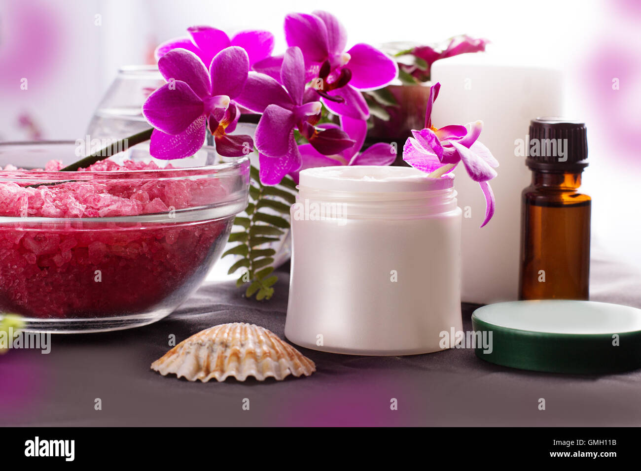 Beauty spa settings Stock Photo - Alamy