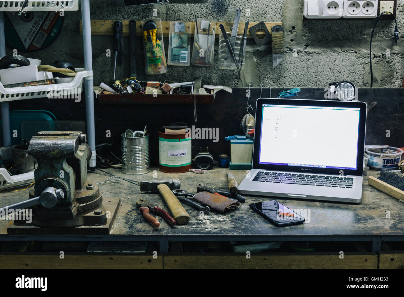 Laptop repair tools hi-res stock photography and images - Alamy