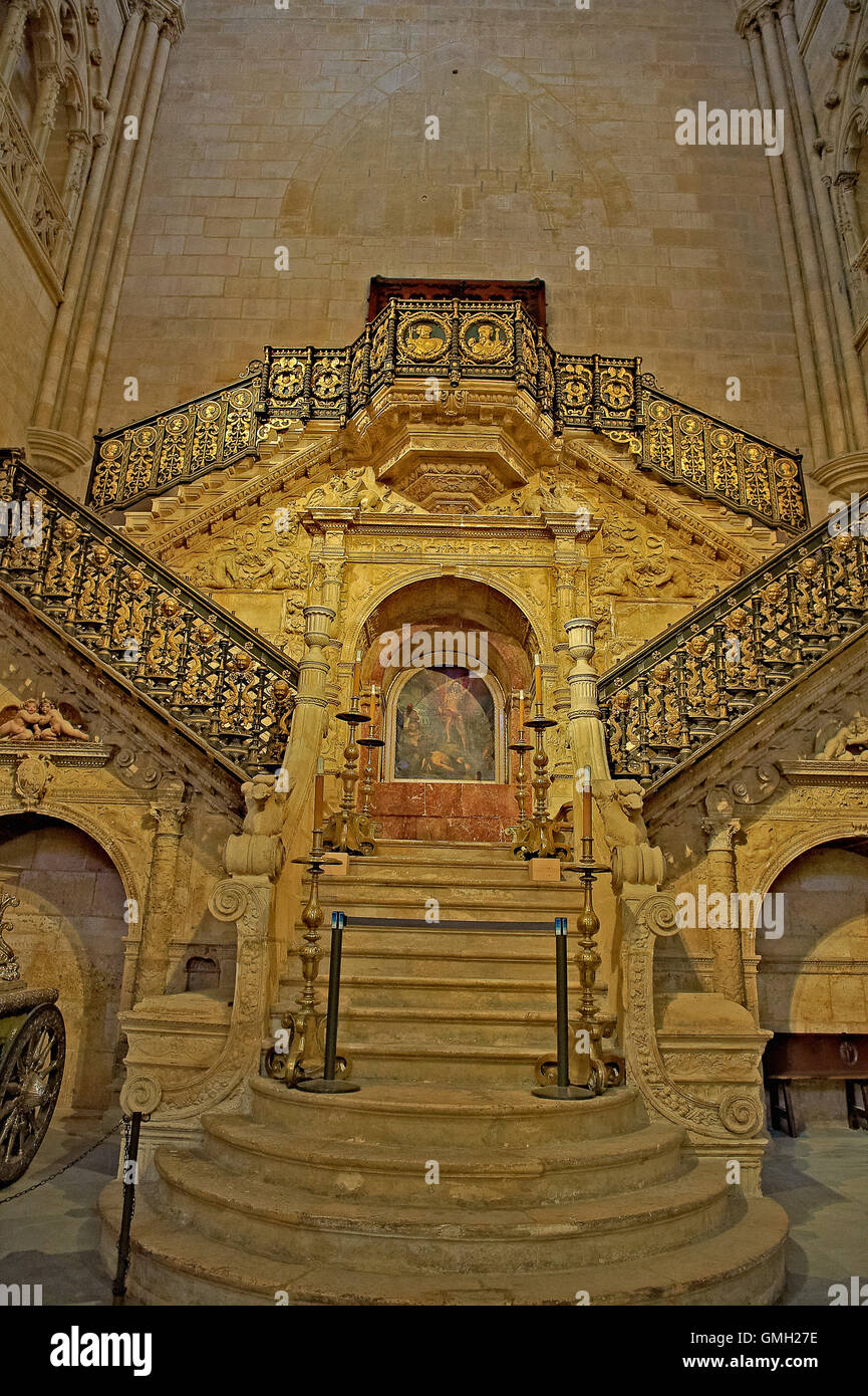 Arched fretwork hi-res stock photography and images - Alamy