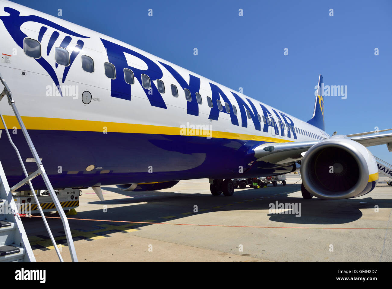 Boeing plane engine close up hi-res stock photography and images - Alamy