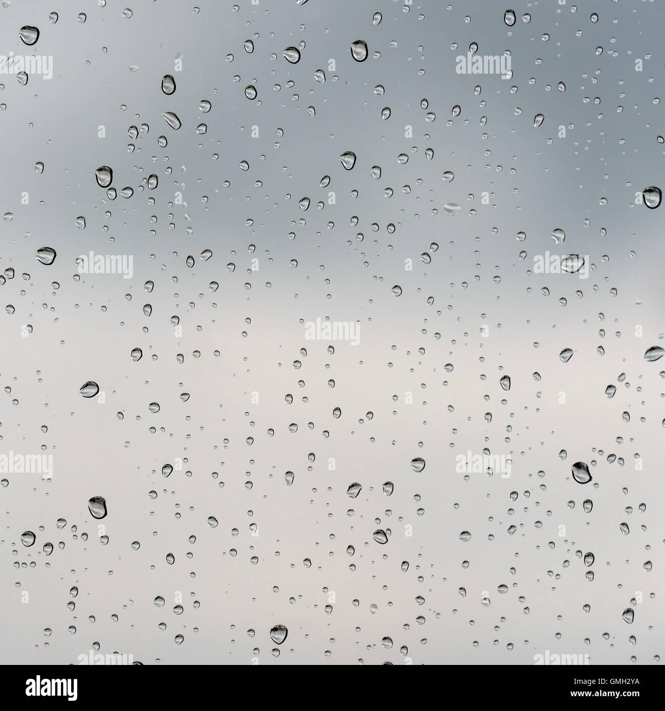 Raindrops on a glass texture Stock Photo - Alamy