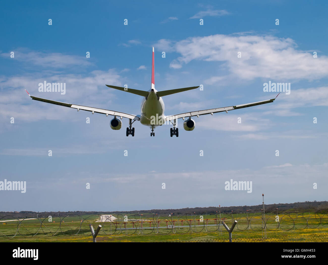 White airplane with blue tail hi-res stock photography and images - Alamy