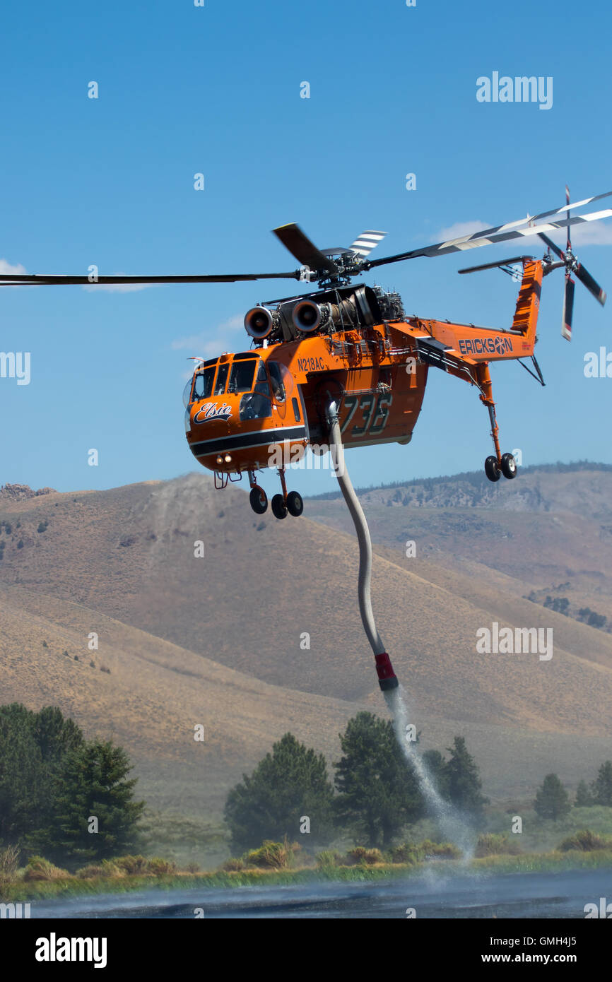 Water tank firefighting helicopters hi-res stock photography and images ...