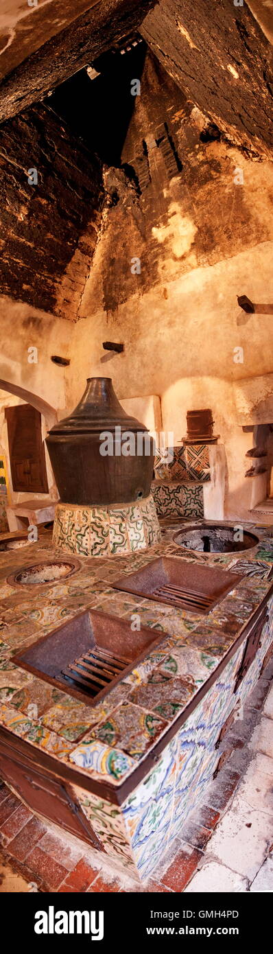 Ancient kitchen hi-res stock photography and images - Alamy