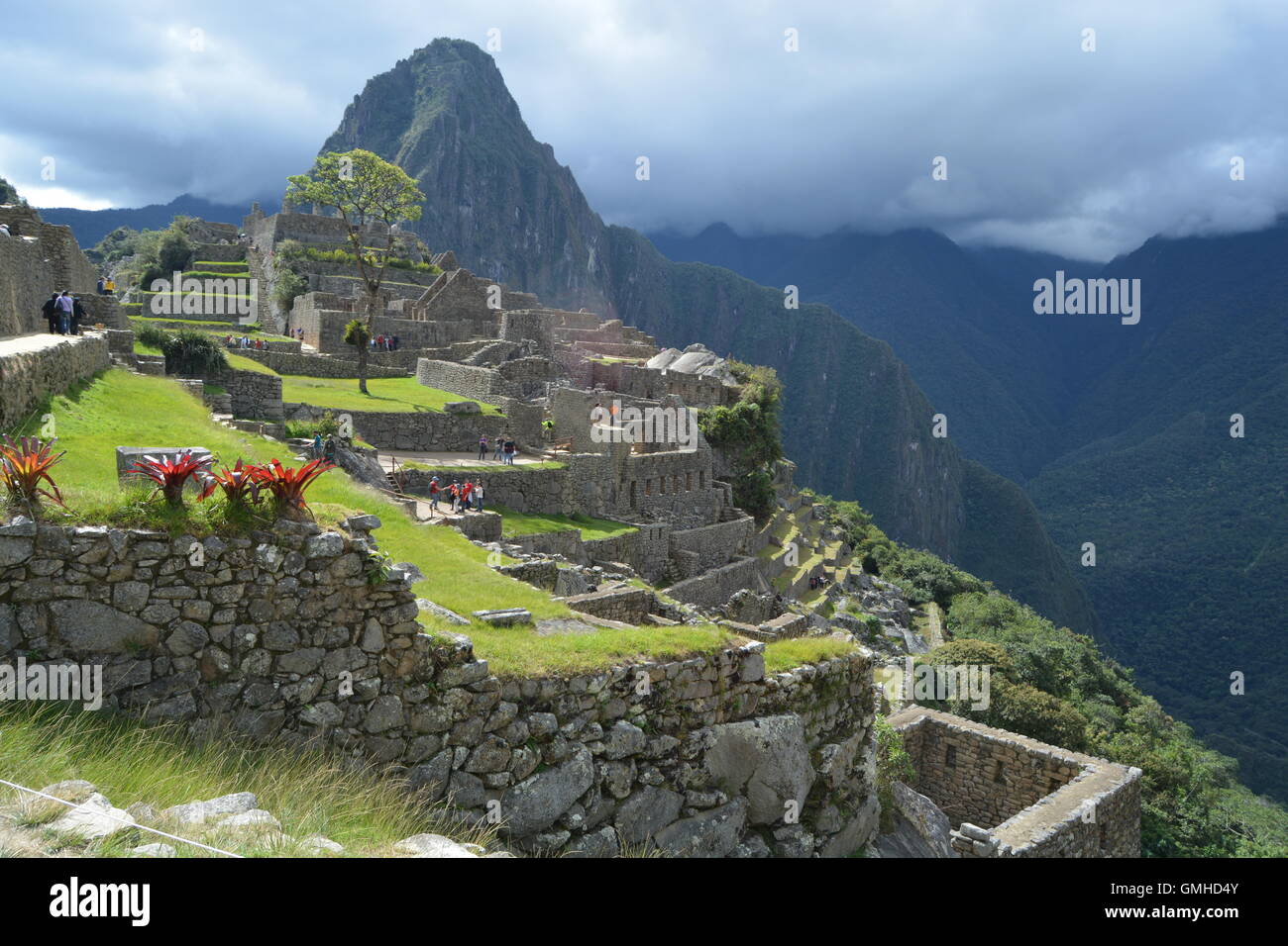 Machu picchu people hi-res stock photography and images - Alamy