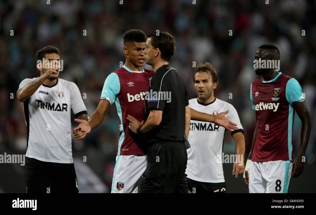 Referee manuel grafe hi-res stock photography and images - Alamy