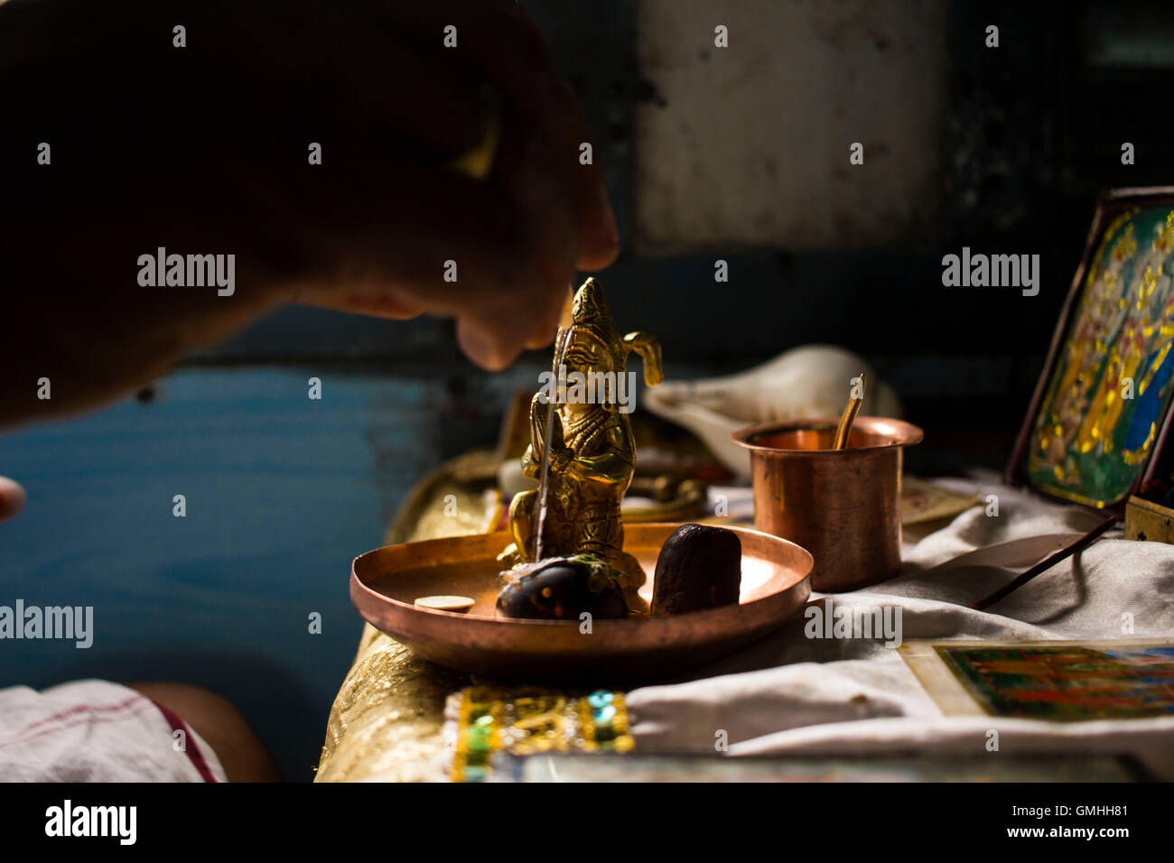 Hindu gods in train hi-res stock photography and images - Alamy