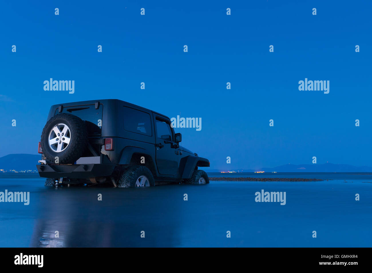 Jeep stuck in mud hi-res stock photography and images - Alamy