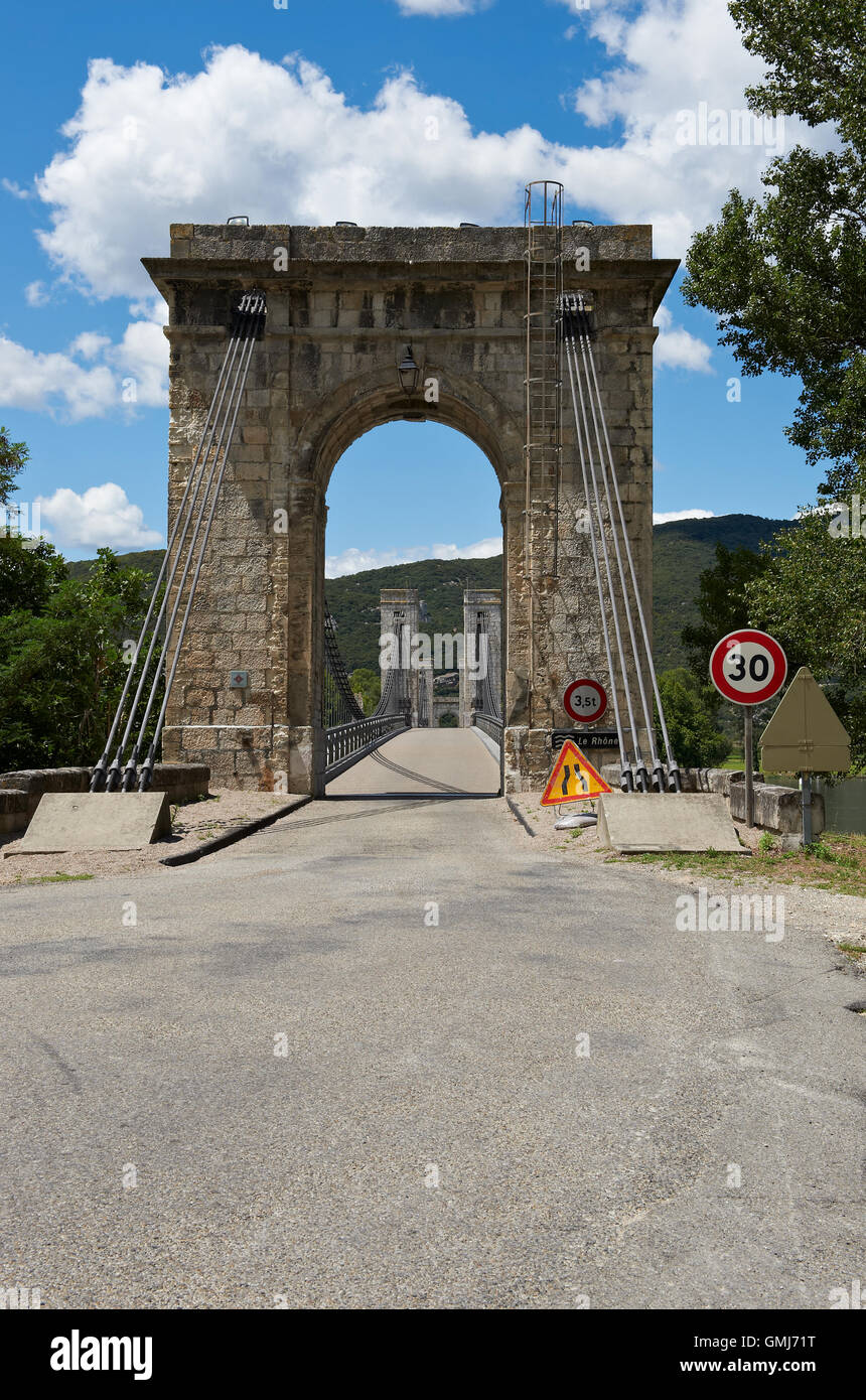 Narrow bridge symbol hi-res stock photography and images - Alamy