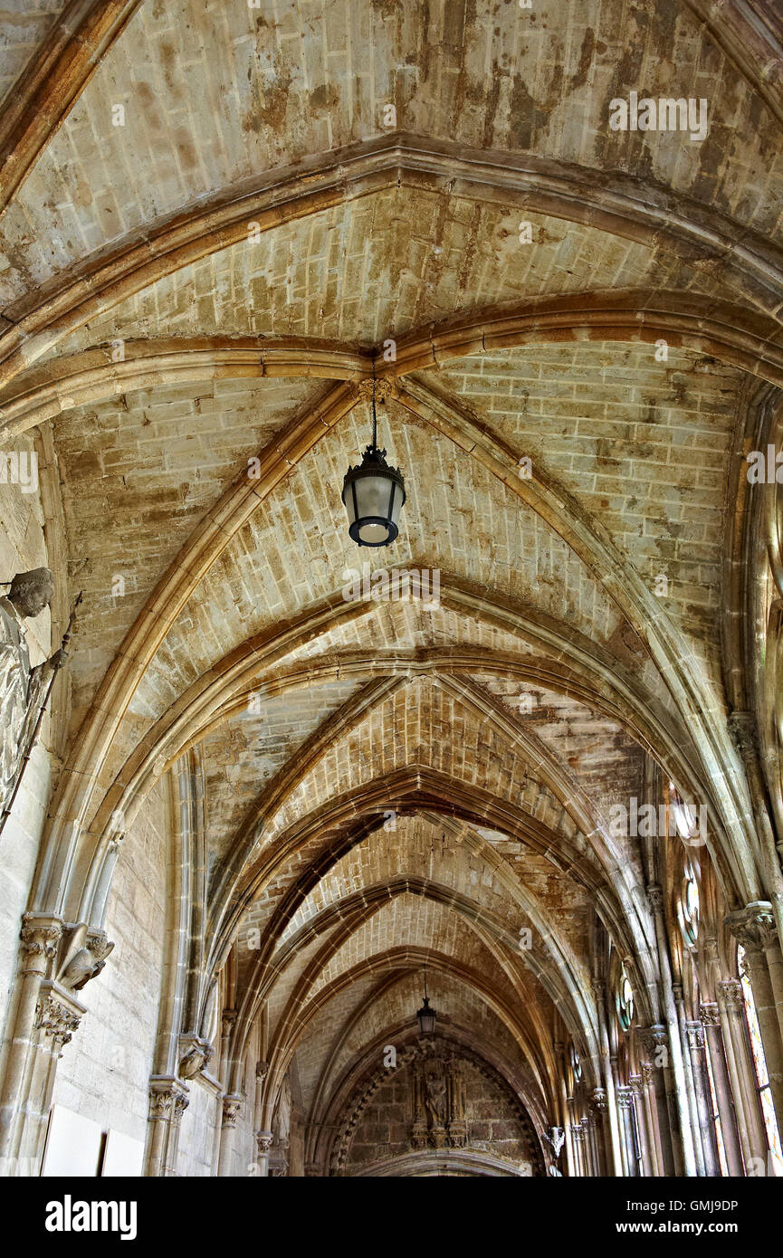 Arched loggia hi-res stock photography and images - Alamy