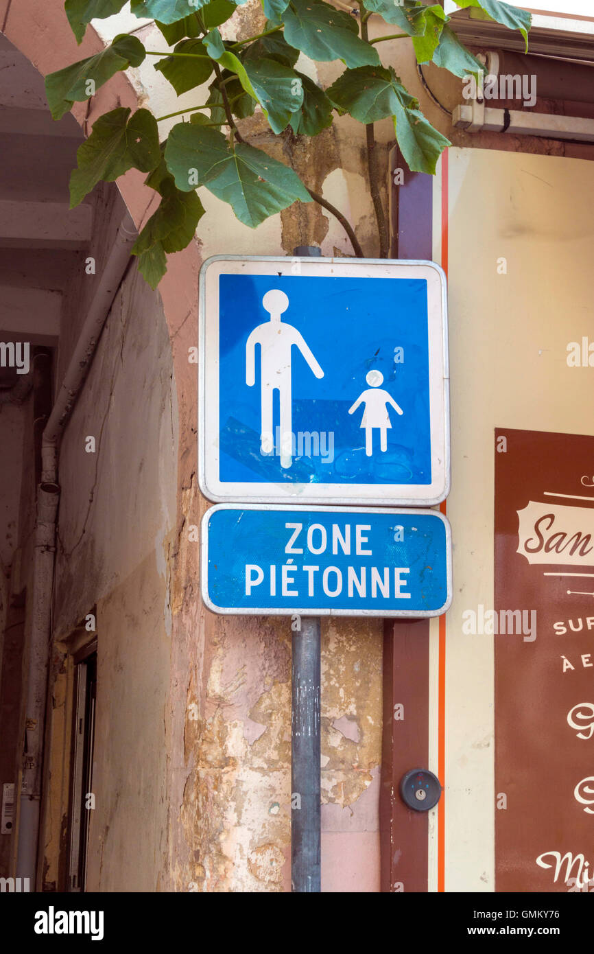Zone pietonne hi-res stock photography and images - Alamy