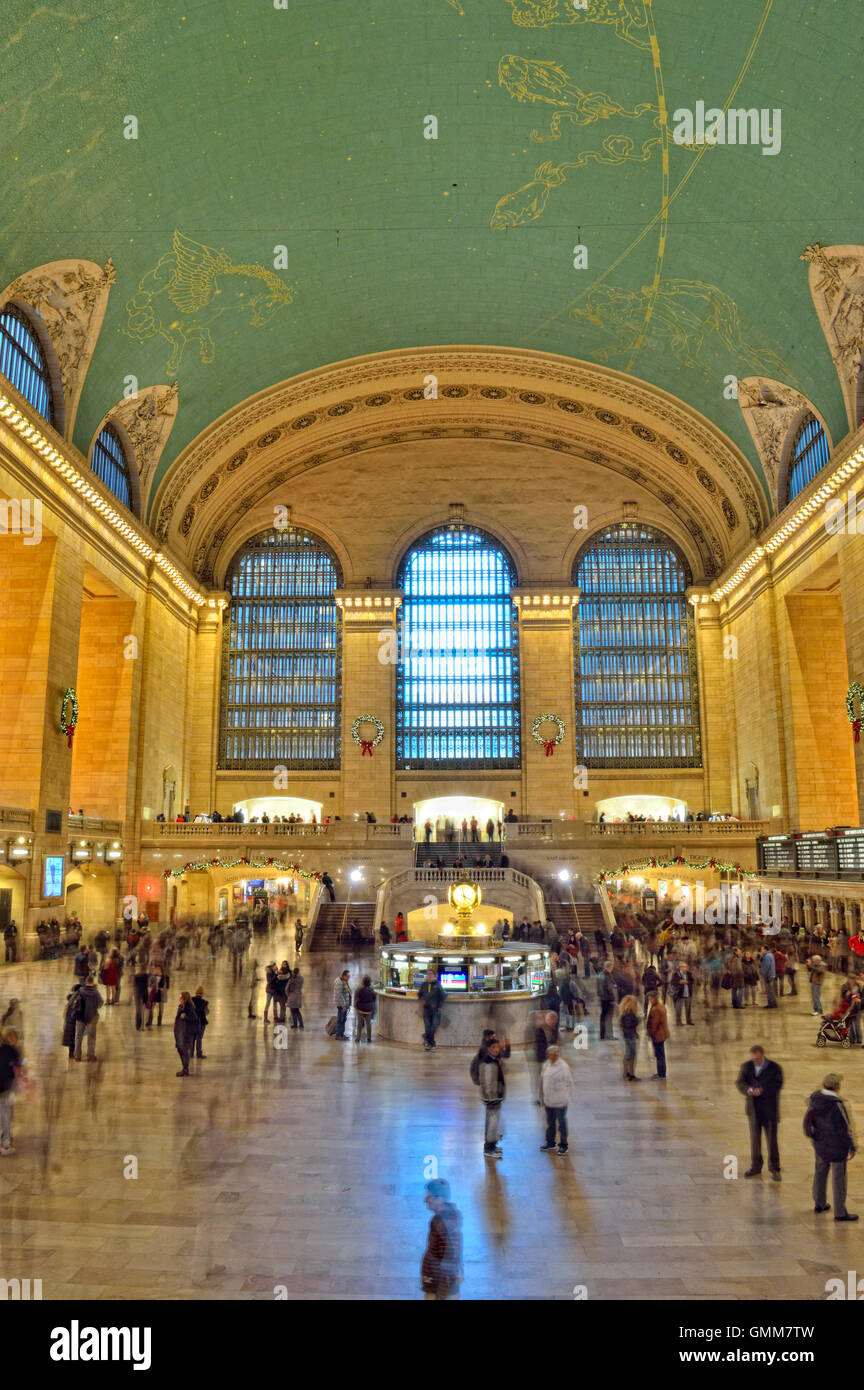 Grand central station departure board hi-res stock photography and ...