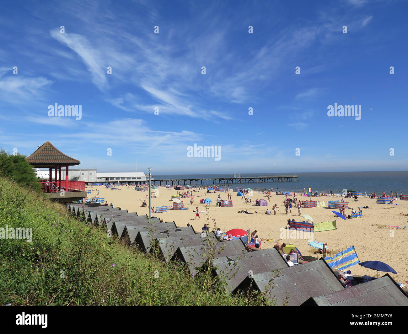 Beach huts lowestoft seafront hi-res stock photography and images - Alamy