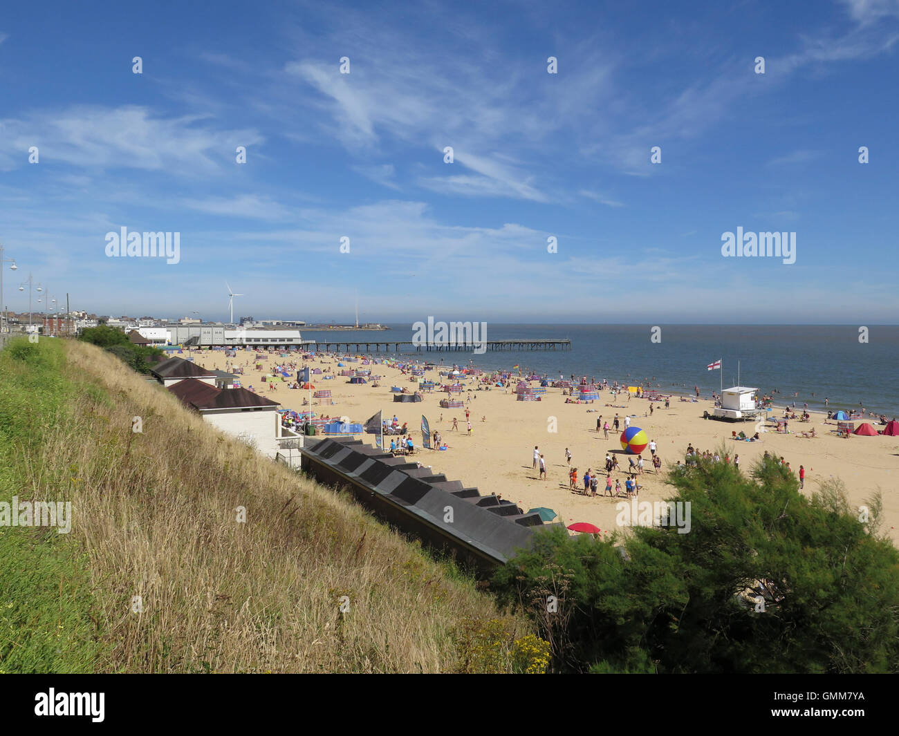 Beach huts lowestoft seafront hi-res stock photography and images - Alamy