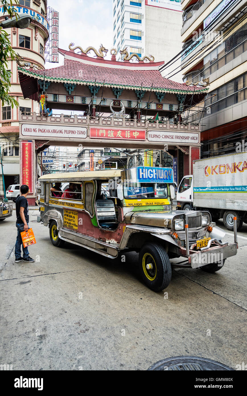 Jeepney traffic manila philippines hi-res stock photography and images ...