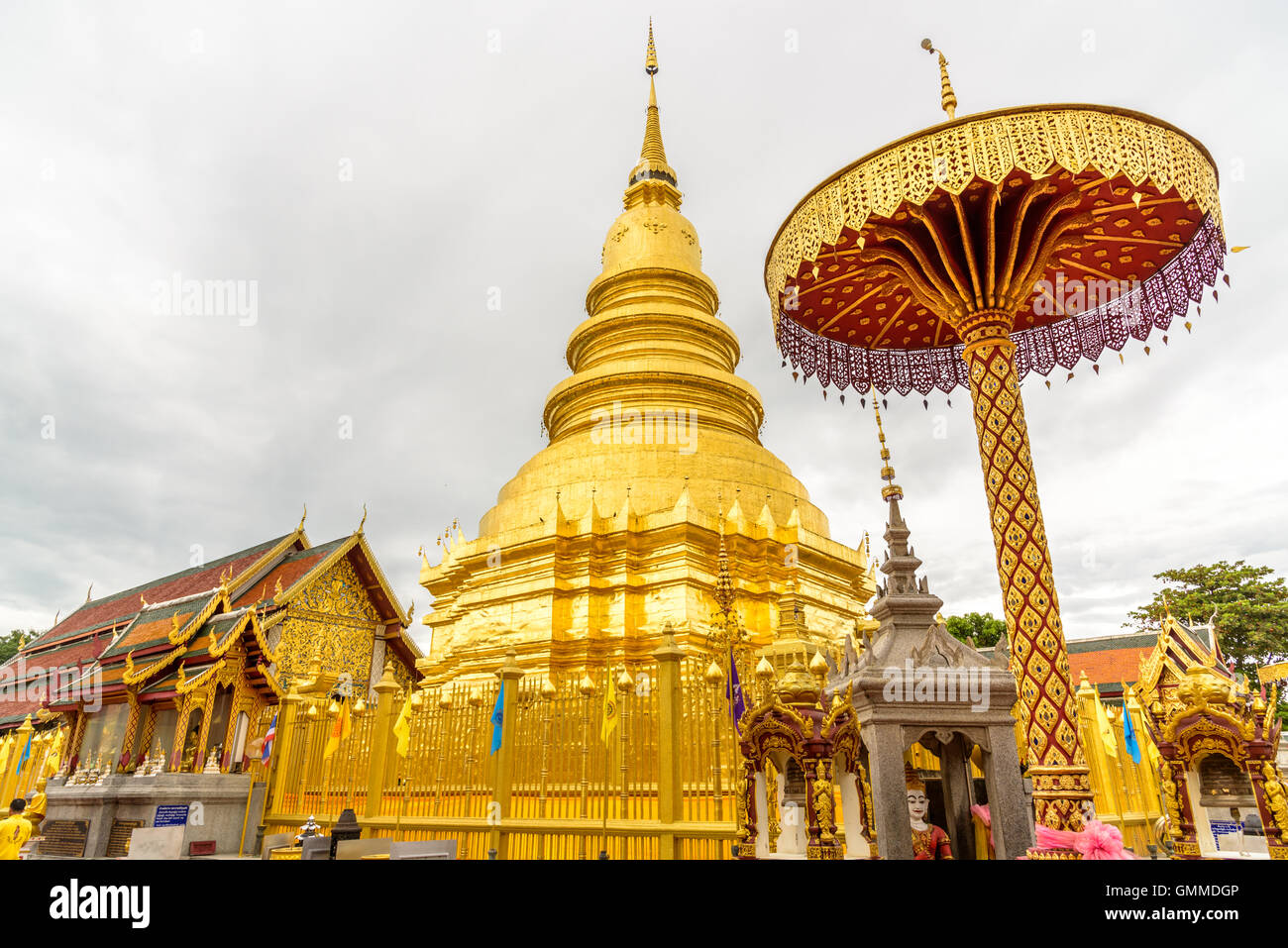 Wat phra hariphunchai lamphun hi-res stock photography and images - Alamy