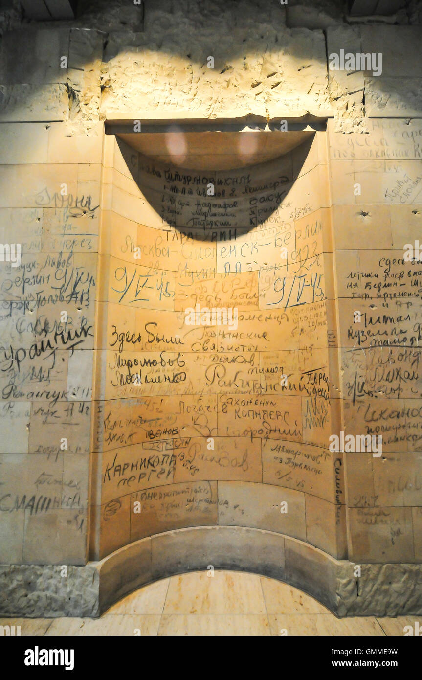 Berlin reichstag soviet war hi-res stock photography and images - Alamy