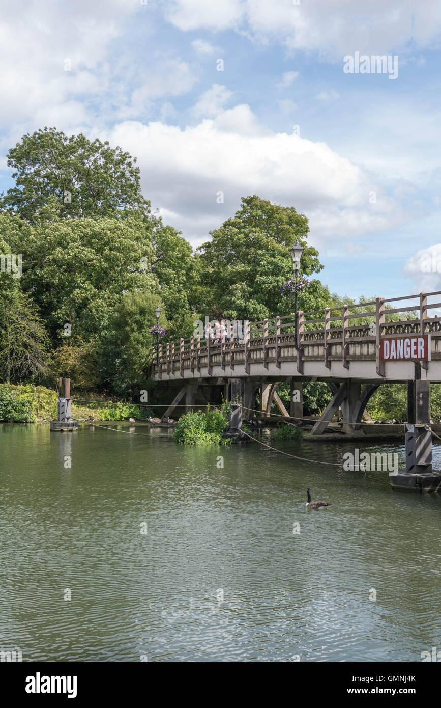 The bridge across the river Thames between Goring and Streatley Stock ...