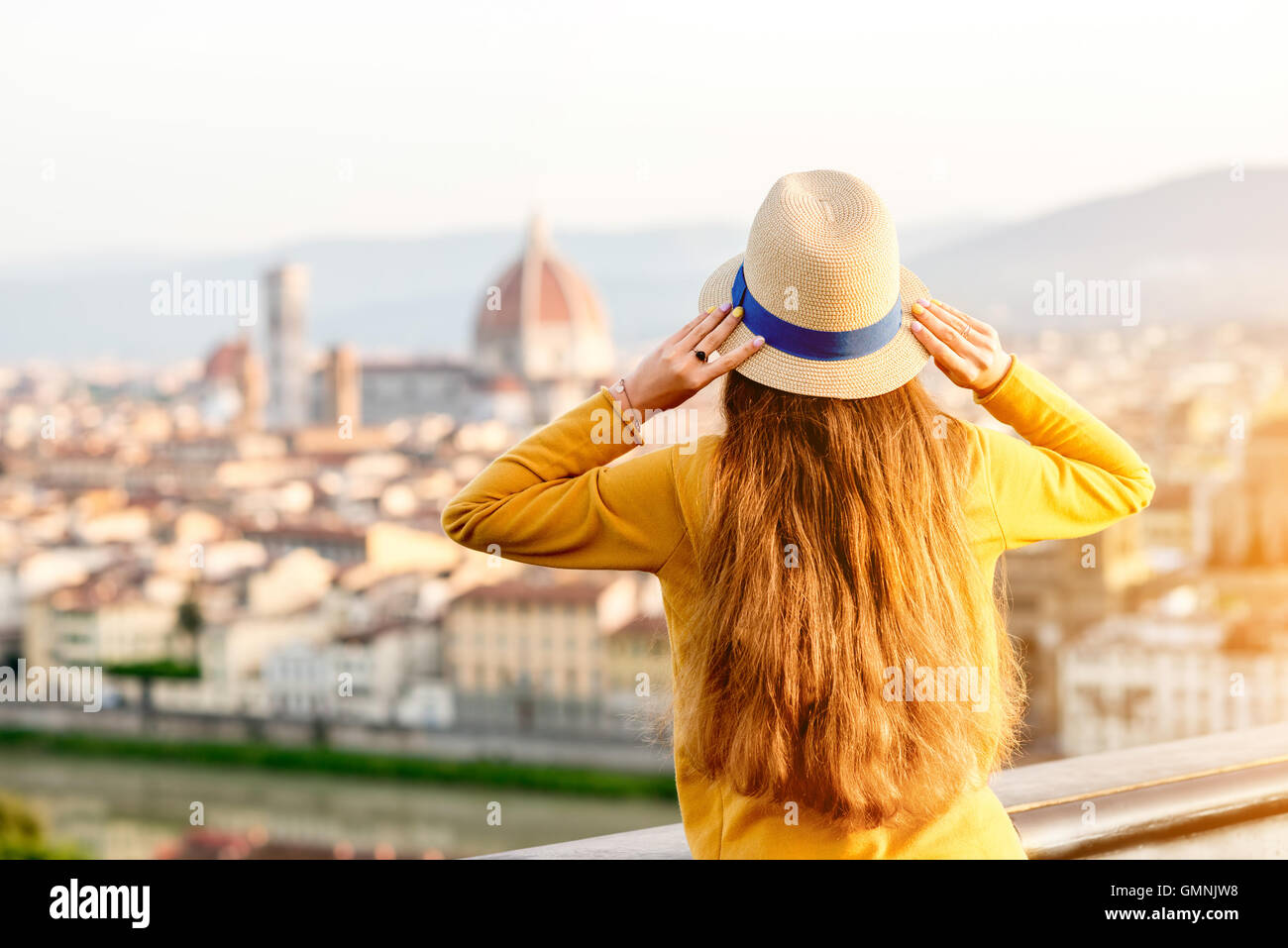 Woman traveling in Florence city Stock Photo - Alamy