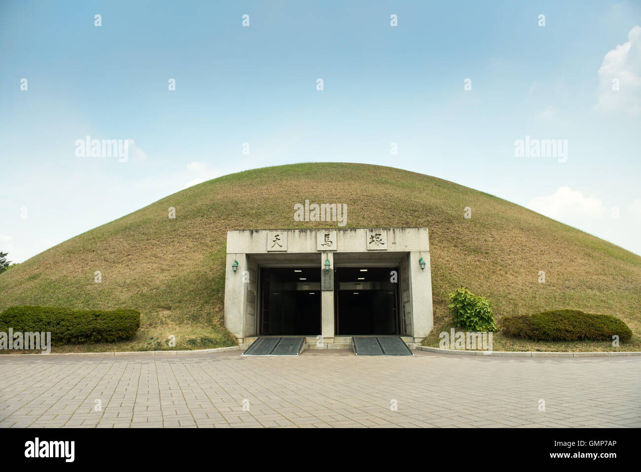 Korean burial mound hi-res stock photography and images - Alamy