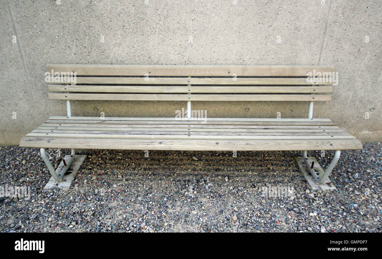 Old wood bench Stock Photo - Alamy