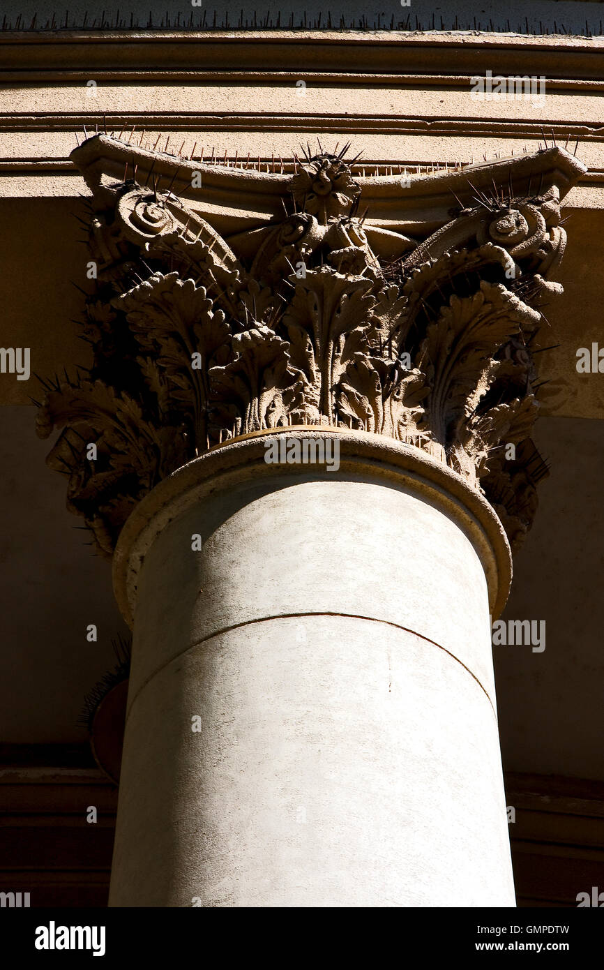 column at top Stock Photo - Alamy