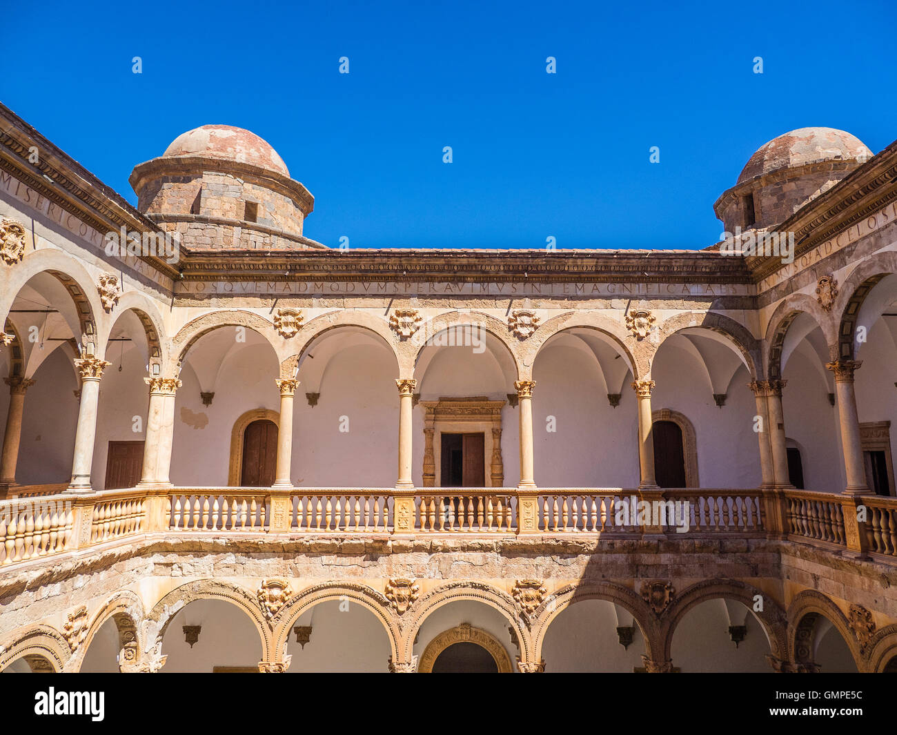 16th century spanish castles hi-res stock photography and images - Alamy